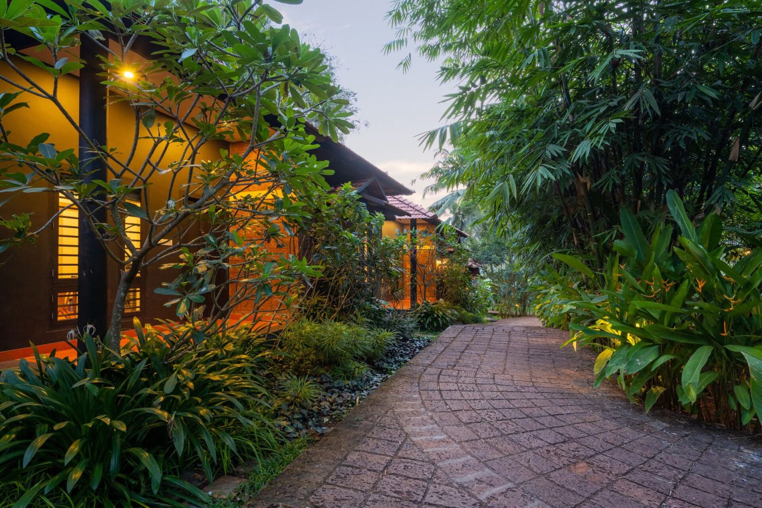 Home Landscapers Thrissur: Garden Landscape Design Ideas